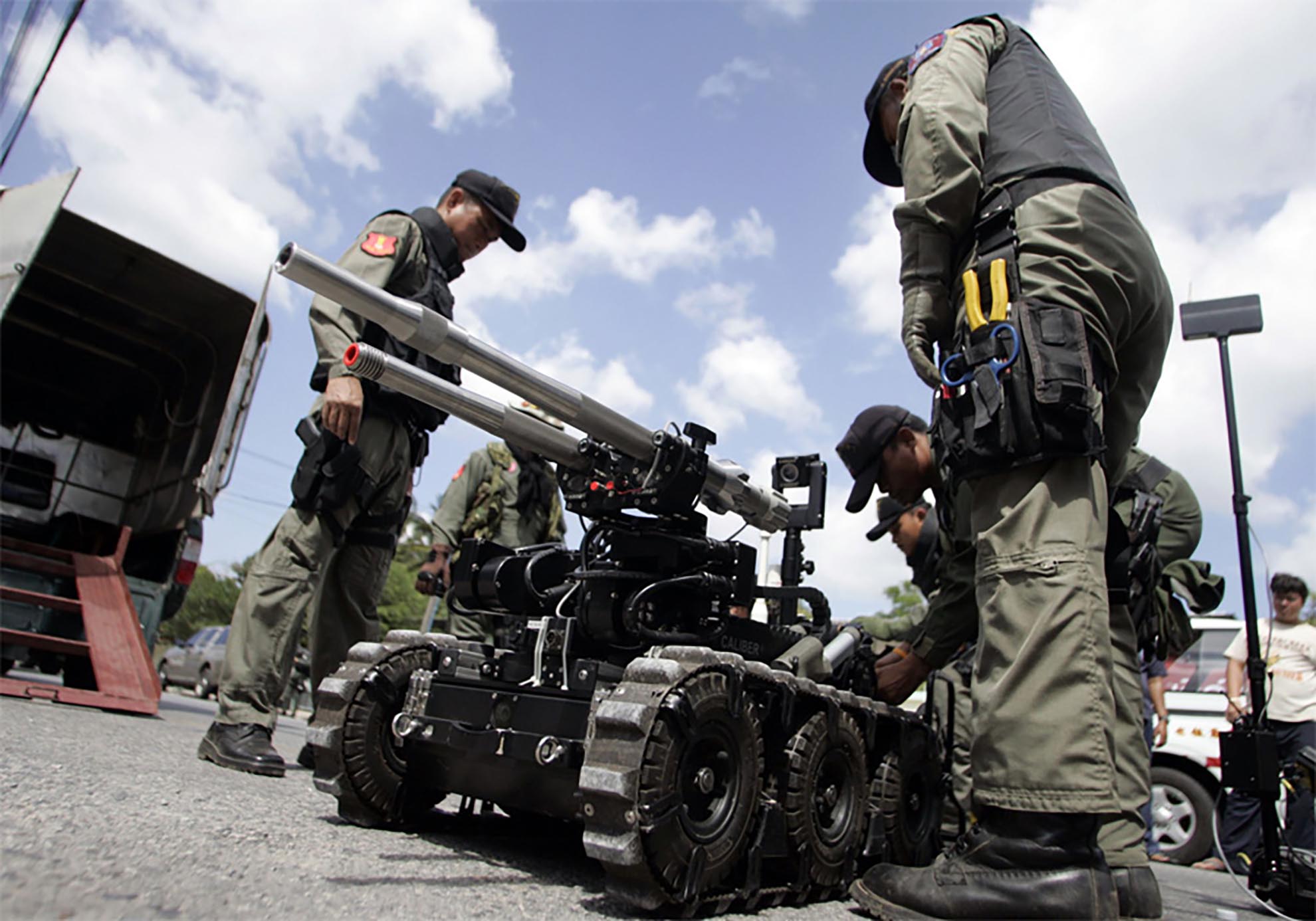 MK3 CALIBER® EOD robot in action - ICOR Technology - Tactical ...